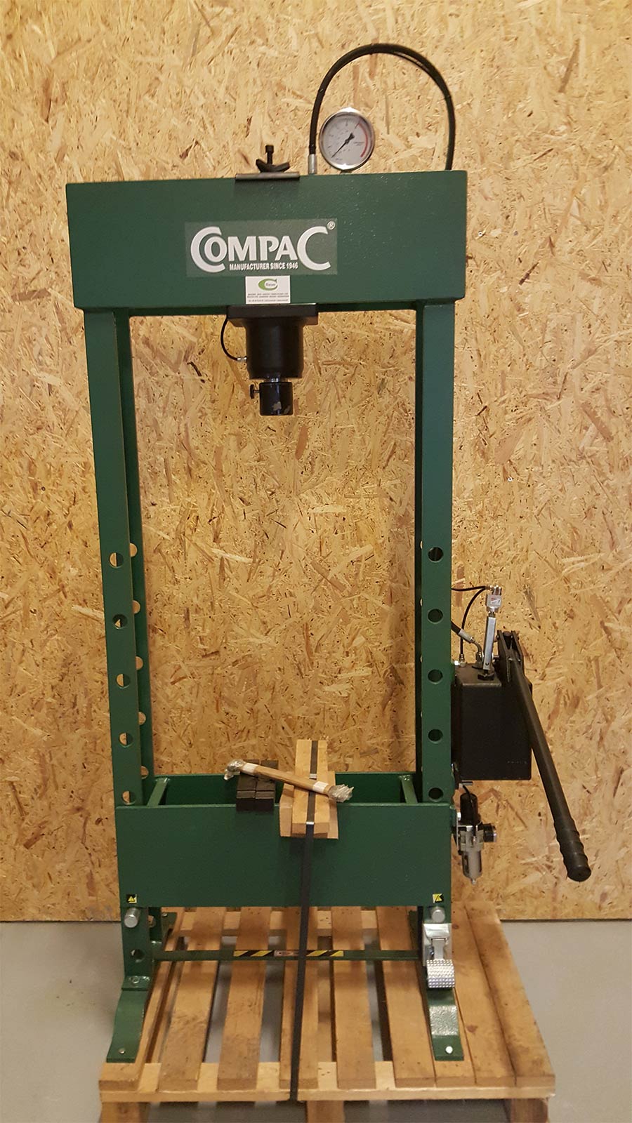 Ny Compac presser 25 T - C. Ravn